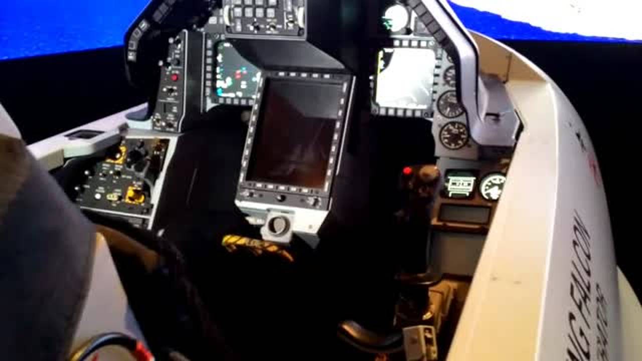 Streaming Lockheed Martin F-16 V Cockpit Simulator | Vidio