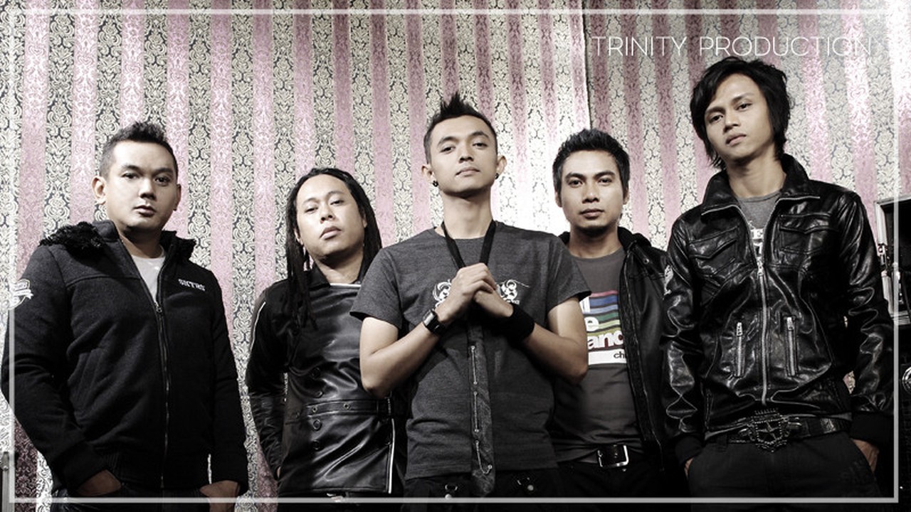 Streaming Essential: Naff - NaFF - Jika | Official Video Clip - Vidio.com